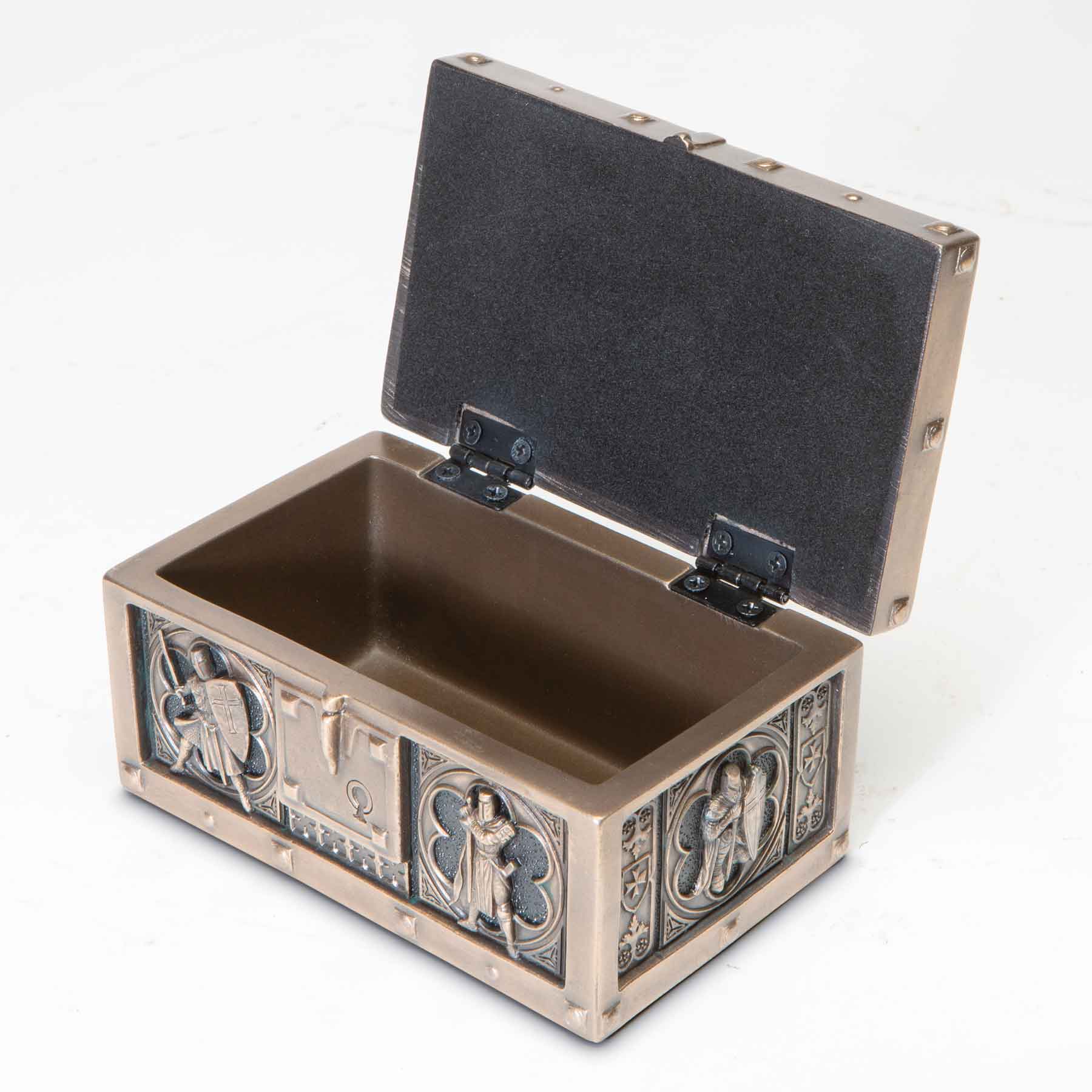 Battling Crusader Chest | Creations and Collections